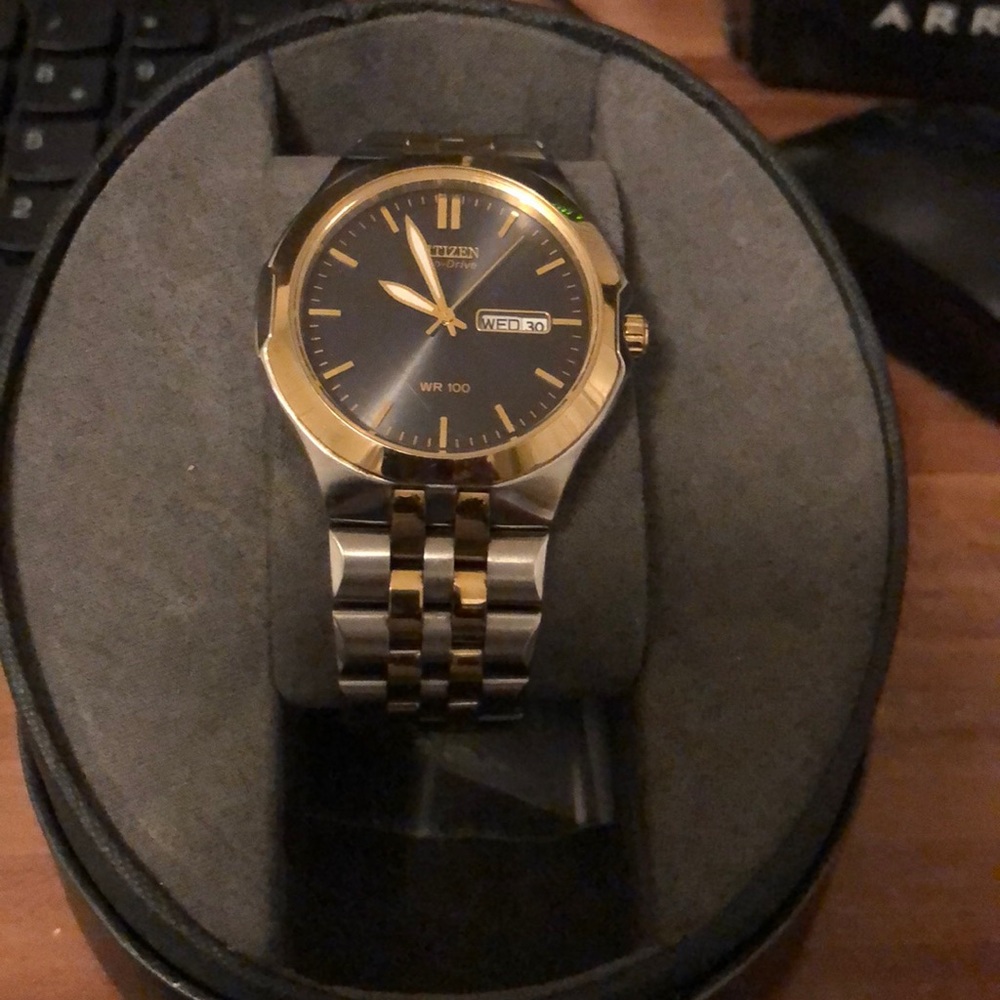Citizen Eco-Drive Men's Watch With Box - Gem